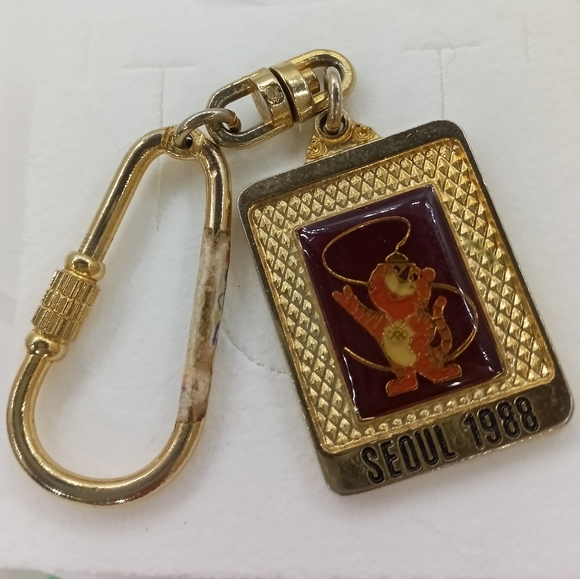 Olympics | Other | Vintage 988 Seoul Olympics Keychain With Mascot ...